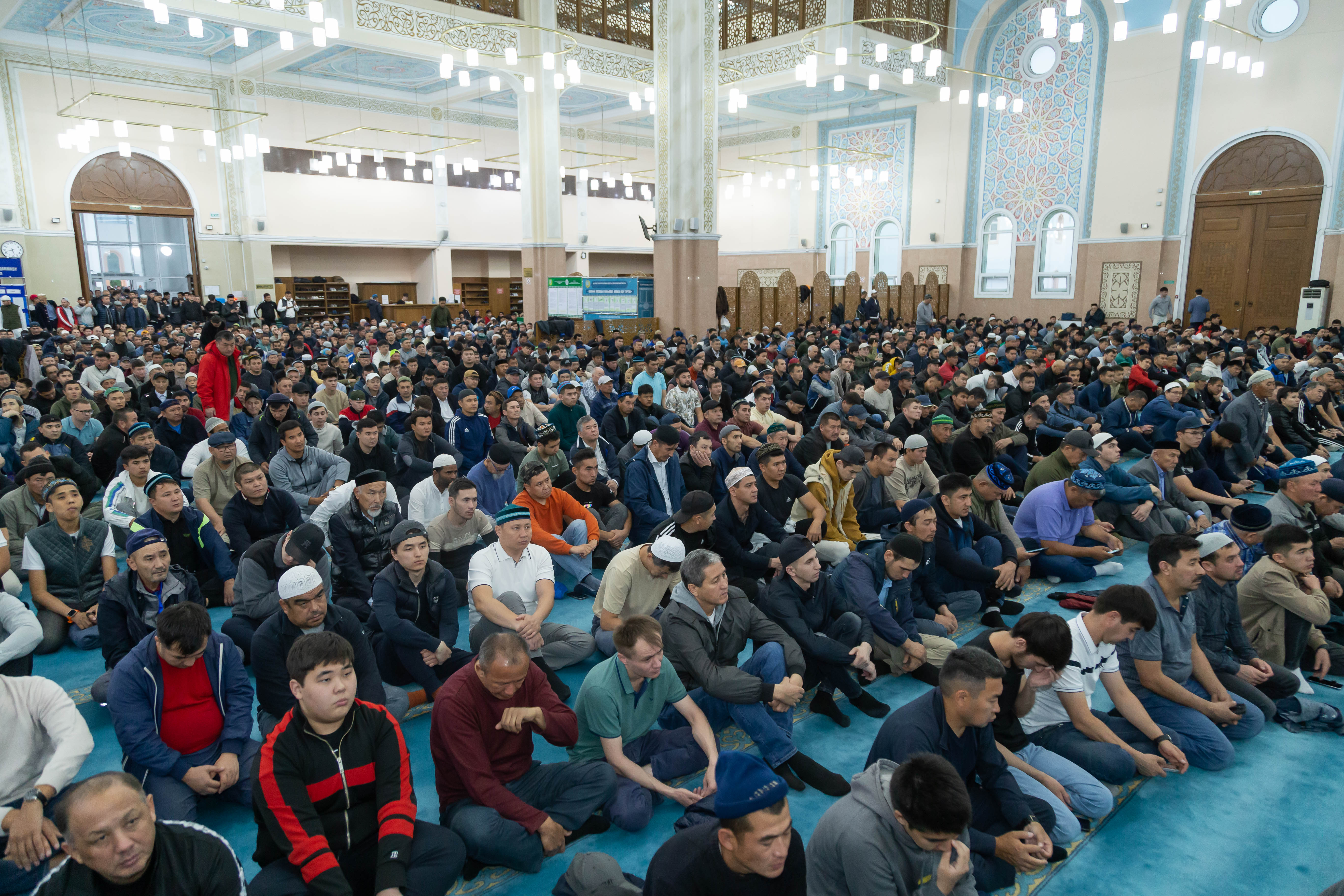 «Әл-Фараби» мешітінде Құрбан айт намазы оқылды (фото) - Ummet.kz- Үмметпен бірге!